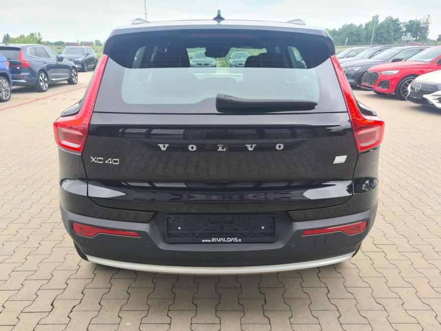 Black Volvo XC40 2022 in Siauliai, with an engine capacity of 1.48 L and mileage of 152 thousand km for 22978 €, photo 8 on AUTOMOTO.COM.LV