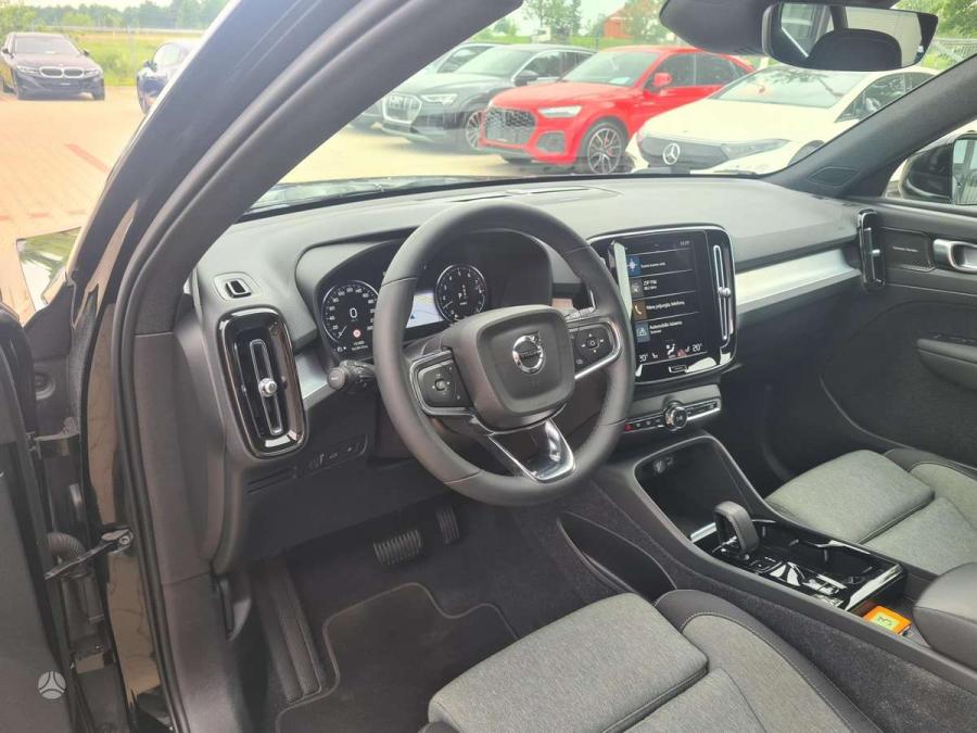 Black Volvo XC40 2022 in Siauliai, with an engine capacity of 1.48 L and mileage of 152 thousand km for 22978 €, photo 12 on AUTOMOTO.COM.LV