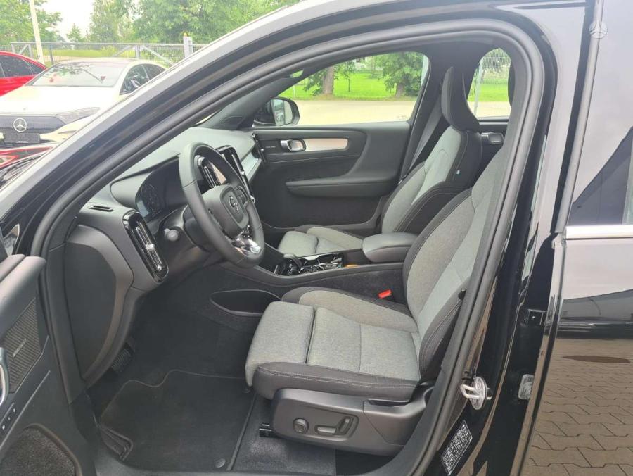 Black Volvo XC40 2022 in Siauliai, with an engine capacity of 1.48 L and mileage of 152 thousand km for 22978 €, photo 14 on AUTOMOTO.COM.LV