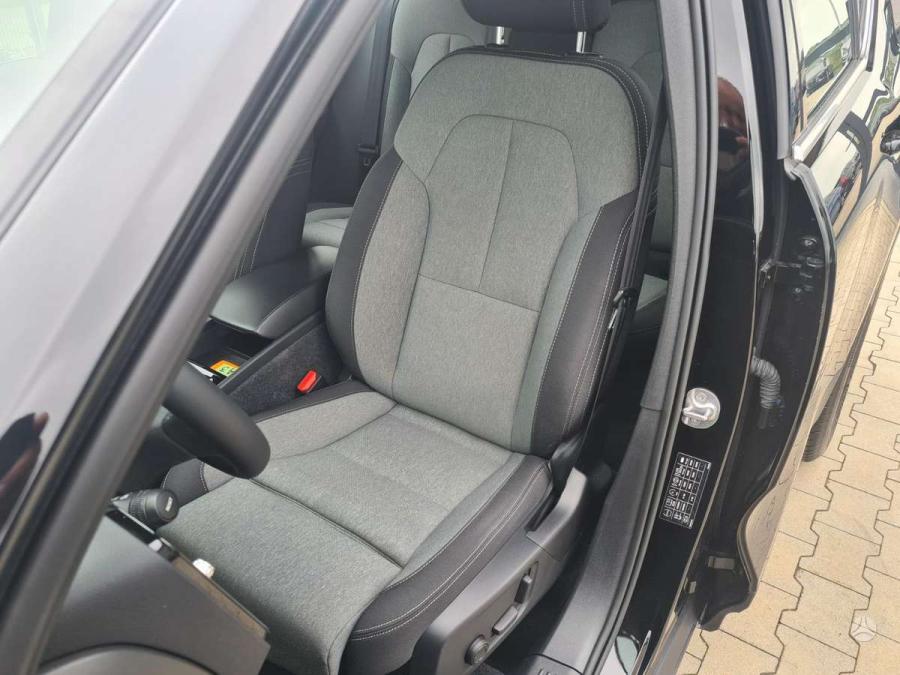 Black Volvo XC40 2022 in Siauliai, with an engine capacity of 1.48 L and mileage of 152 thousand km for 22978 €, photo 15 on AUTOMOTO.COM.LV
