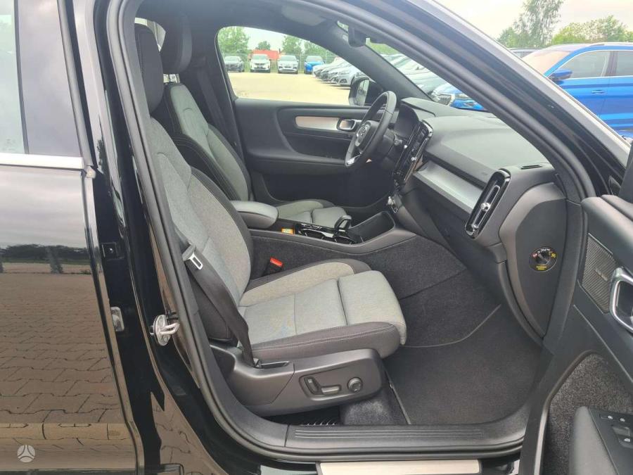Black Volvo XC40 2022 in Siauliai, with an engine capacity of 1.48 L and mileage of 152 thousand km for 22978 €, photo 17 on AUTOMOTO.COM.LV