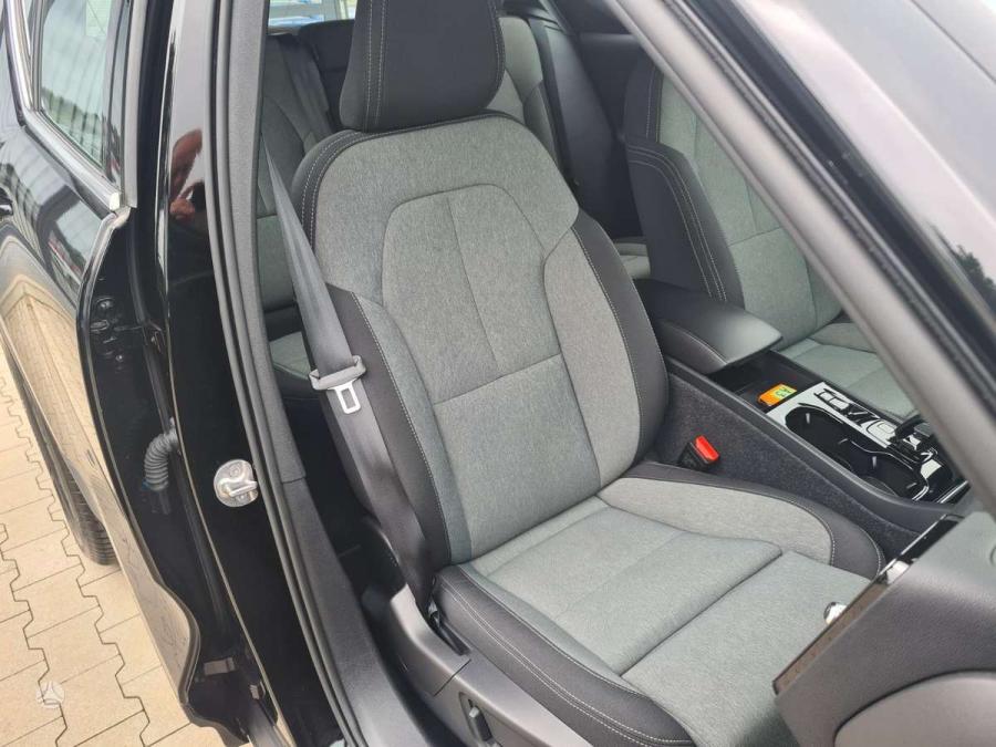 Black Volvo XC40 2022 in Siauliai, with an engine capacity of 1.48 L and mileage of 152 thousand km for 22978 €, photo 18 on AUTOMOTO.COM.LV