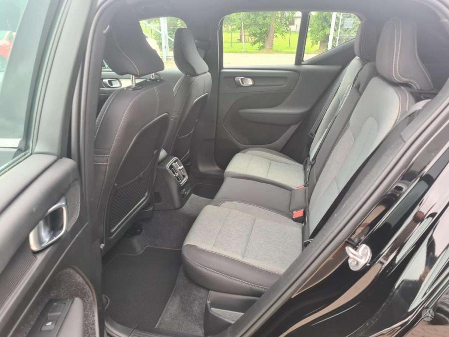 Black Volvo XC40 2022 in Siauliai, with an engine capacity of 1.48 L and mileage of 152 thousand km for 22978 €, photo 19 on AUTOMOTO.COM.LV