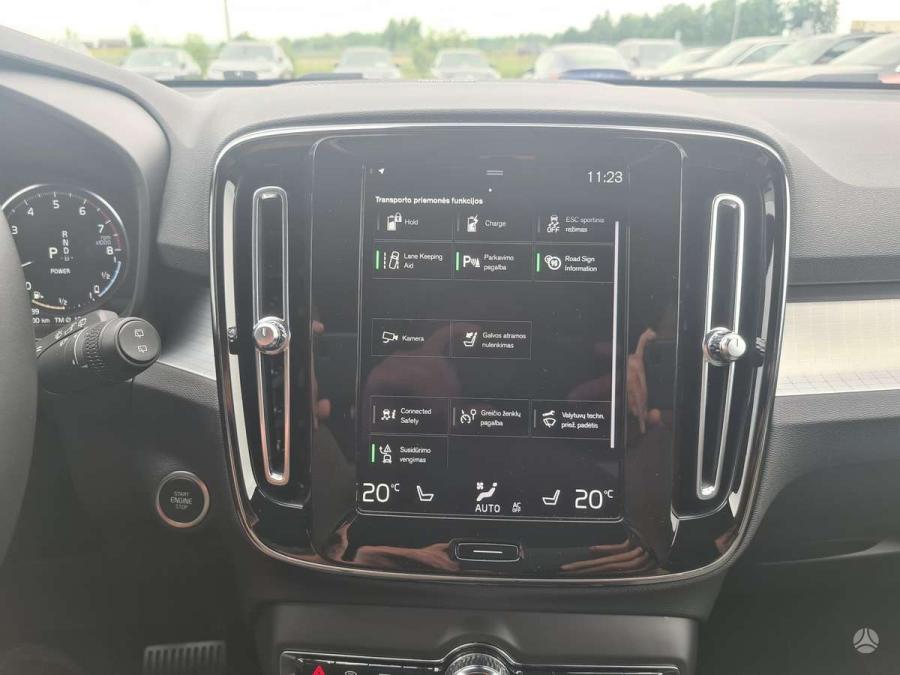 Black Volvo XC40 2022 in Siauliai, with an engine capacity of 1.48 L and mileage of 152 thousand km for 22978 €, photo 25 on AUTOMOTO.COM.LV