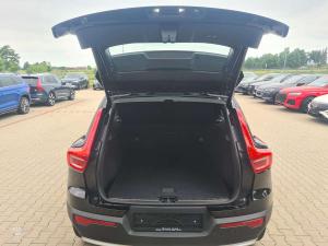 Black Volvo XC40 2022 in Siauliai, with an engine capacity of 1.48 L and mileage of 152 thousand km for 22978 €, photo 28 on AUTOMOTO.COM.LV