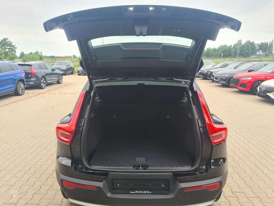 Black Volvo XC40 2022 in Siauliai, with an engine capacity of 1.48 L and mileage of 152 thousand km for 22978 €, photo 28 on AUTOMOTO.COM.LV