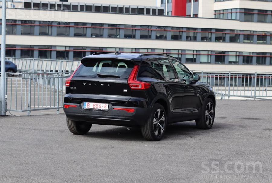 Melns Volvo XC40 2022 Rīga, ar dzinēja tilpumu 1.50 L un nobraukumu 40 tūkst. km par 25580 €, foto 7 vietnē AUTOMOTO.COM.LV