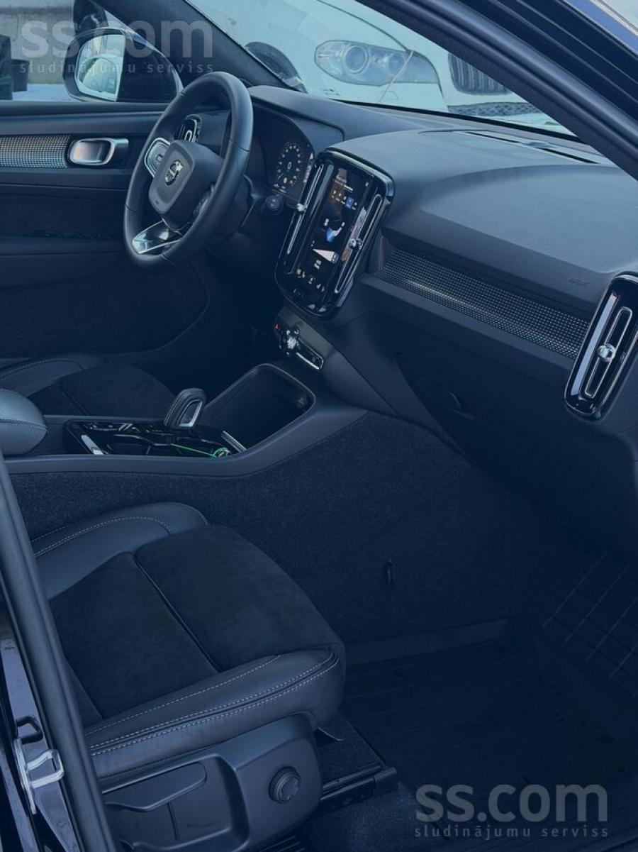 Melns Volvo XC40 2022 Rīga, ar dzinēja tilpumu 1.50 L un nobraukumu 40 tūkst. km par 25580 €, foto 9 vietnē AUTOMOTO.COM.LV