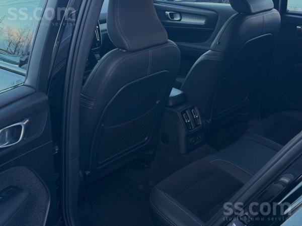 Черный Вольво XC40 2022 в Рига, объемом двигателя 1.50 л и пробегом 40 тыс. км за 25580 €, фото 9 на AUTOMOTO.COM.LV