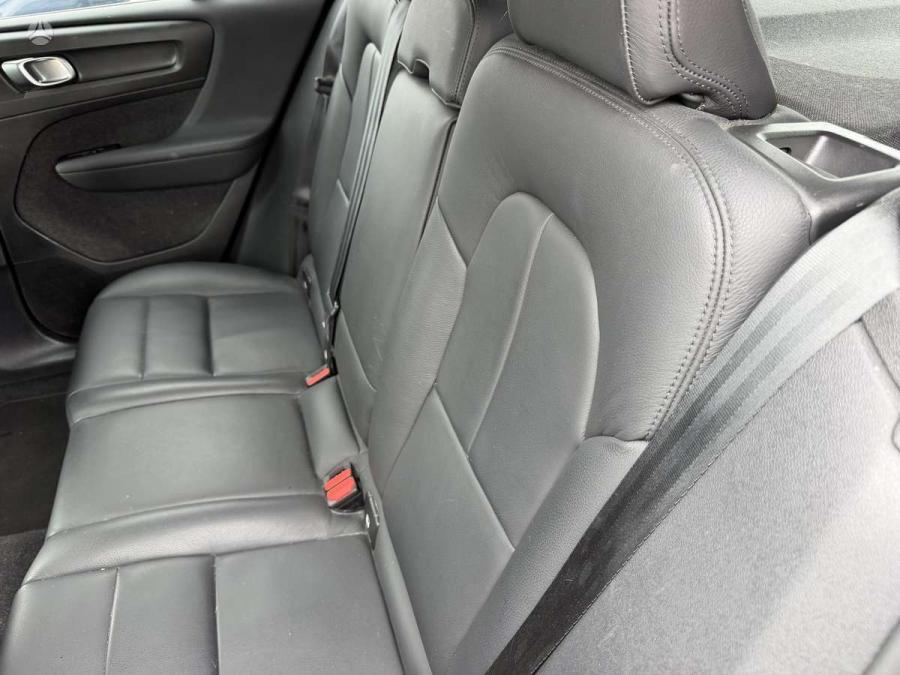 Черный Вольво XC40 2022 в Вильнюс, объемом двигателя 1.48 л и пробегом 157 тыс. км за 19990 €, фото 11 на AUTOMOTO.COM.LV