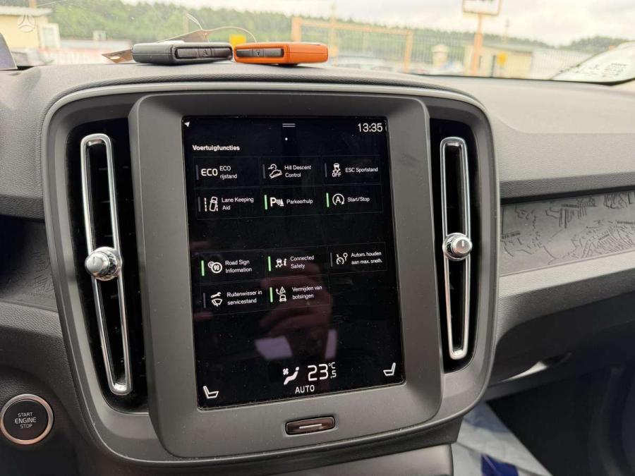 Черный Вольво XC40 2022 в Вильнюс, объемом двигателя 1.48 л и пробегом 157 тыс. км за 19990 €, фото 21 на AUTOMOTO.COM.LV