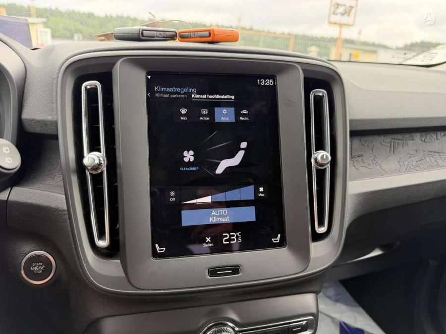 Черный Вольво XC40 2022 в Вильнюс, объемом двигателя 1.48 л и пробегом 157 тыс. км за 19990 €, фото 22 на AUTOMOTO.COM.LV