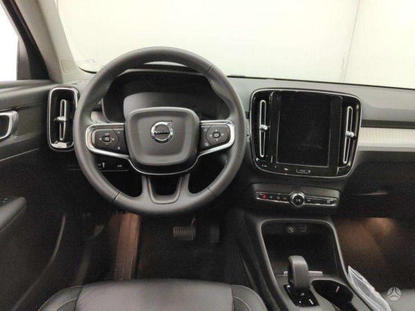 Melns Volvo XC40 2022 Viļņa, ar dzinēja tilpumu 1.48 L un nobraukumu 71 tūkst. km par 24080 €, foto 8 vietnē AUTOMOTO.COM.LV
