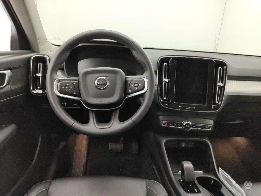 Melns Volvo XC40 2022 Viļņa, ar dzinēja tilpumu 1.48 L un nobraukumu 71 tūkst. km par 24080 €, foto 9 vietnē AUTOMOTO.COM.LV