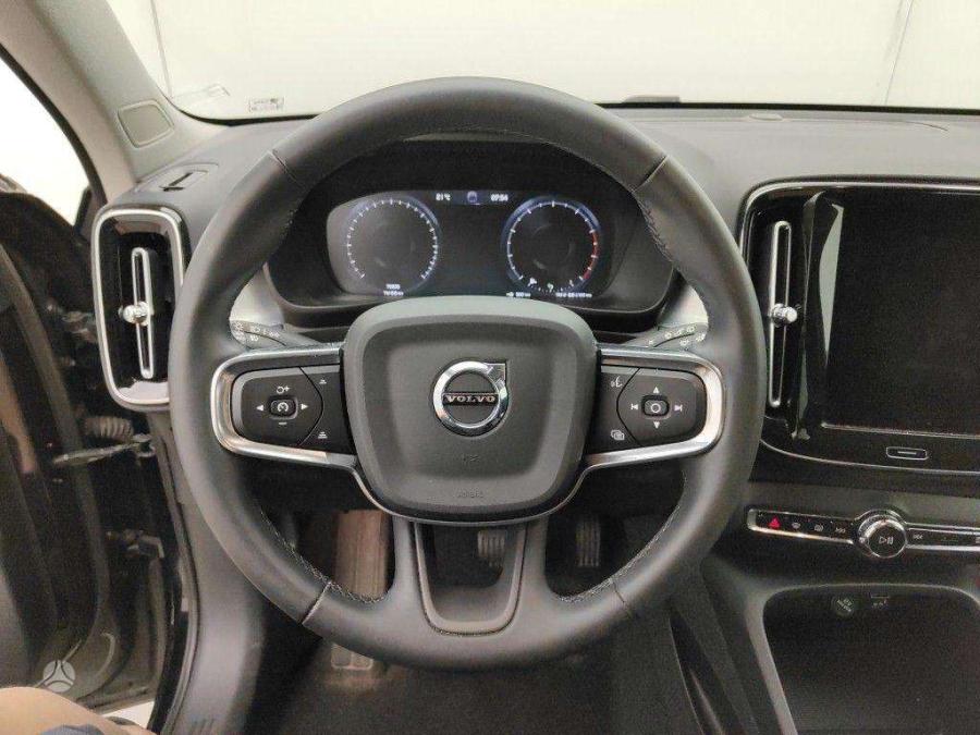 Melns Volvo XC40 2022 Viļņa, ar dzinēja tilpumu 1.48 L un nobraukumu 71 tūkst. km par 24080 €, foto 10 vietnē AUTOMOTO.COM.LV