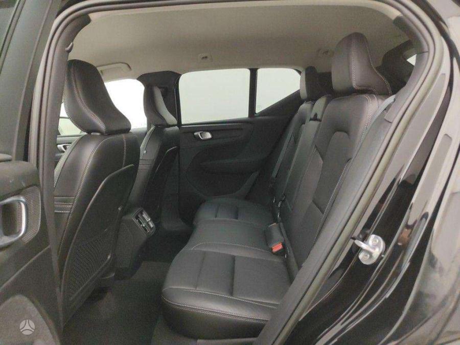 Melns Volvo XC40 2022 Viļņa, ar dzinēja tilpumu 1.48 L un nobraukumu 71 tūkst. km par 24080 €, foto 15 vietnē AUTOMOTO.COM.LV