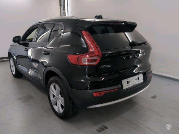 Melns Volvo XC40 2022 Viļņa, ar dzinēja tilpumu 1.48 L un nobraukumu 185 tūkst. km par 20820 €, foto 4 vietnē AUTOMOTO.COM.LV