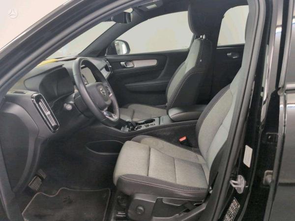 Melns Volvo XC40 2022 Viļņa, ar dzinēja tilpumu 1.48 L un nobraukumu 185 tūkst. km par 20820 €, foto 6 vietnē AUTOMOTO.COM.LV