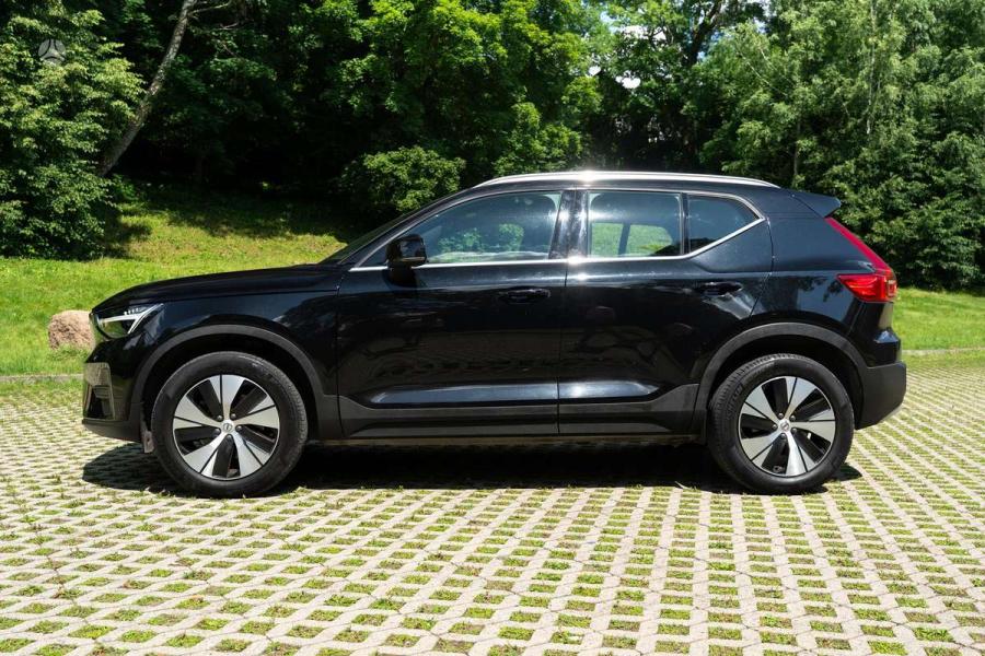 Melns Volvo XC40 2022 Viļņa, ar dzinēja tilpumu 1.97 L un nobraukumu 70 tūkst. km par 23950 €, foto 3 vietnē AUTOMOTO.COM.LV