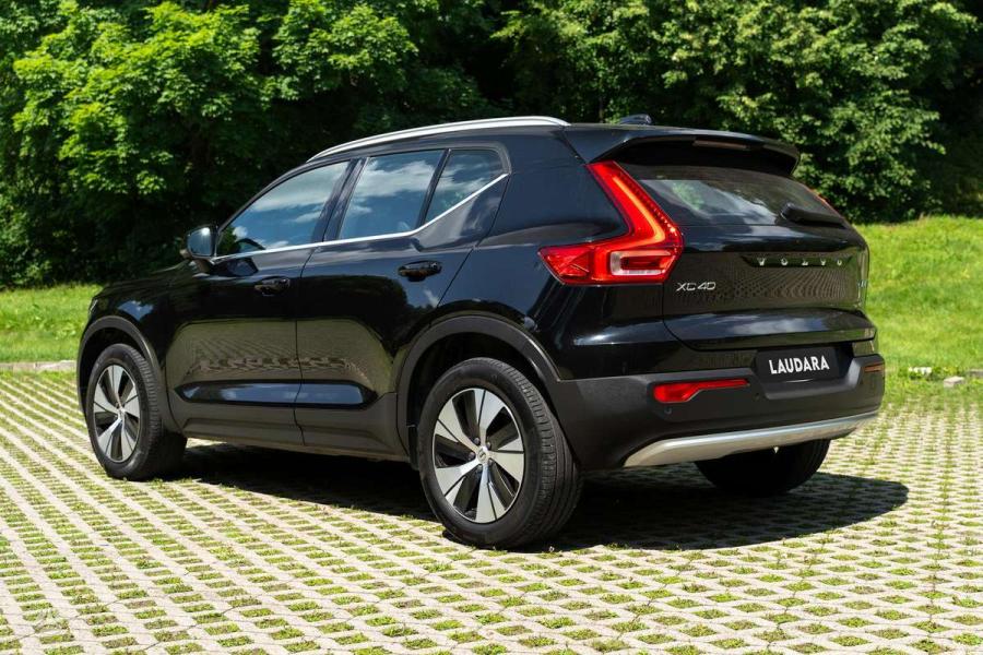 Melns Volvo XC40 2022 Viļņa, ar dzinēja tilpumu 1.97 L un nobraukumu 70 tūkst. km par 23950 €, foto 4 vietnē AUTOMOTO.COM.LV