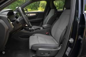 Melns Volvo XC40 2022 Viļņa, ar dzinēja tilpumu 1.97 L un nobraukumu 70 tūkst. km par 23950 €, foto 12 vietnē AUTOMOTO.COM.LV
