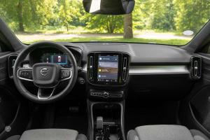 Melns Volvo XC40 2022 Viļņa, ar dzinēja tilpumu 1.97 L un nobraukumu 70 tūkst. km par 23950 €, foto 13 vietnē AUTOMOTO.COM.LV