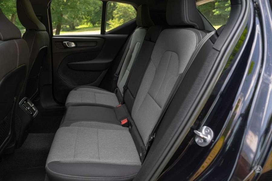 Melns Volvo XC40 2022 Viļņa, ar dzinēja tilpumu 1.97 L un nobraukumu 70 tūkst. km par 23950 €, foto 14 vietnē AUTOMOTO.COM.LV