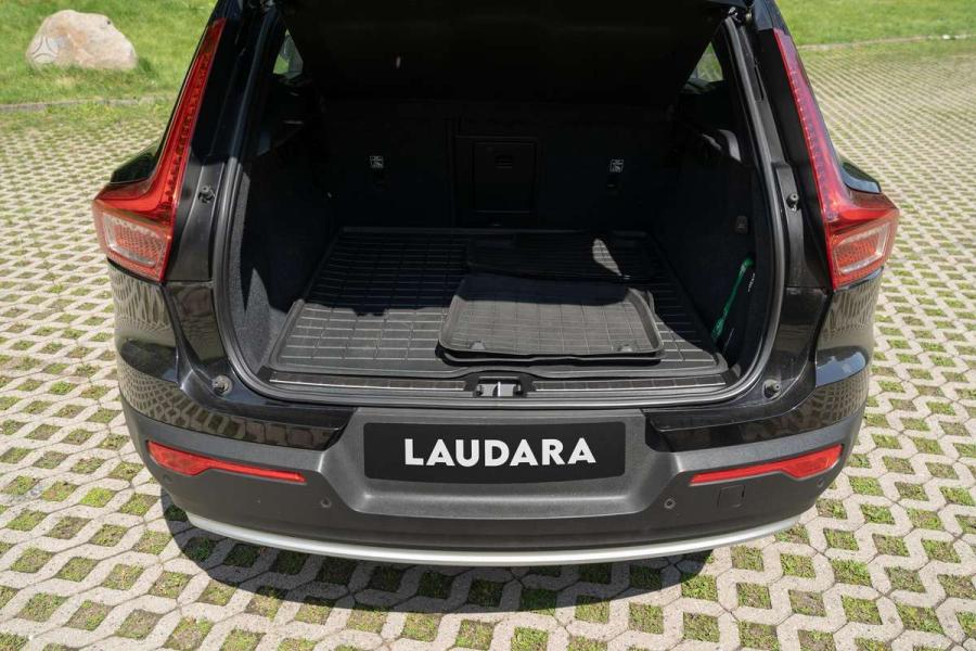 Melns Volvo XC40 2022 Viļņa, ar dzinēja tilpumu 1.97 L un nobraukumu 70 tūkst. km par 23950 €, foto 15 vietnē AUTOMOTO.COM.LV