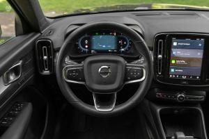 Melns Volvo XC40 2022 Viļņa, ar dzinēja tilpumu 1.97 L un nobraukumu 70 tūkst. km par 23950 €, foto 16 vietnē AUTOMOTO.COM.LV