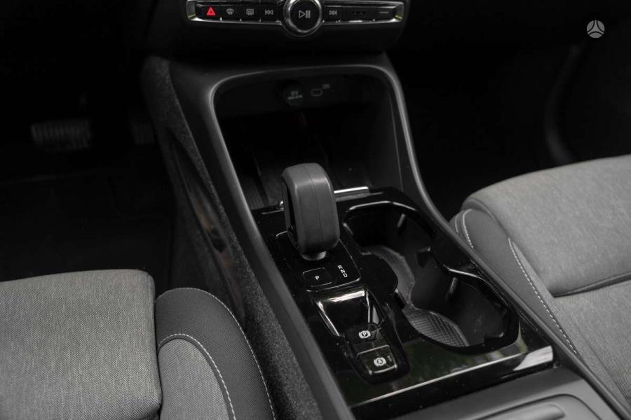 Melns Volvo XC40 2022 Viļņa, ar dzinēja tilpumu 1.97 L un nobraukumu 70 tūkst. km par 23950 €, foto 27 vietnē AUTOMOTO.COM.LV