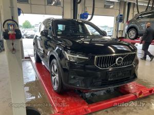 Black Volvo XC40 2022 in Tartu, with an engine capacity of 1.50 L and mileage of 202 thousand km for 21990 €, photo 3 on AUTOMOTO.COM.LV