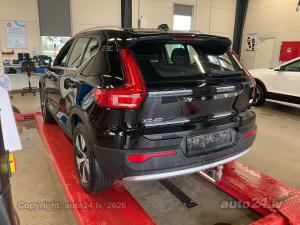 Black Volvo XC40 2022 in Tartu, with an engine capacity of 1.50 L and mileage of 202 thousand km for 21990 €, photo 5 on AUTOMOTO.COM.LV