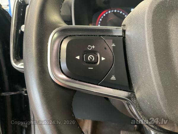 Black Volvo XC40 2022 in Tartu, with an engine capacity of 1.50 L and mileage of 202 thousand km for 21990 €, photo 8 on AUTOMOTO.COM.LV