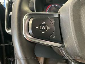 Black Volvo XC40 2022 in Tartu, with an engine capacity of 1.50 L and mileage of 202 thousand km for 21990 €, photo 9 on AUTOMOTO.COM.LV