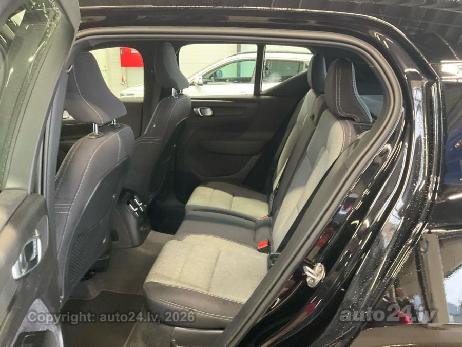 Black Volvo XC40 2022 in Tartu, with an engine capacity of 1.50 L and mileage of 202 thousand km for 21990 €, photo 11 on AUTOMOTO.COM.LV