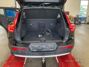Black Volvo XC40 2022 in Tartu, with an engine capacity of 1.50 L and mileage of 202 thousand km for 21990 €, photo 12 on AUTOMOTO.COM.LV