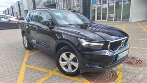Melns Volvo XC40 2022 Viļņa, ar dzinēja tilpumu 1.48 L un nobraukumu 124 tūkst. km par 17545 €, foto  vietnē AUTOMOTO.COM.LV