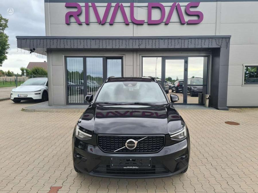 Melns Volvo XC40 2022 Šauļi, ar dzinēja tilpumu 1.48 L un nobraukumu 168 tūkst. km par 23900 €, foto 1 vietnē AUTOMOTO.COM.LV