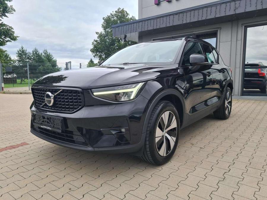 Melns Volvo XC40 2022 Šauļi, ar dzinēja tilpumu 1.48 L un nobraukumu 168 tūkst. km par 23900 €, foto 3 vietnē AUTOMOTO.COM.LV