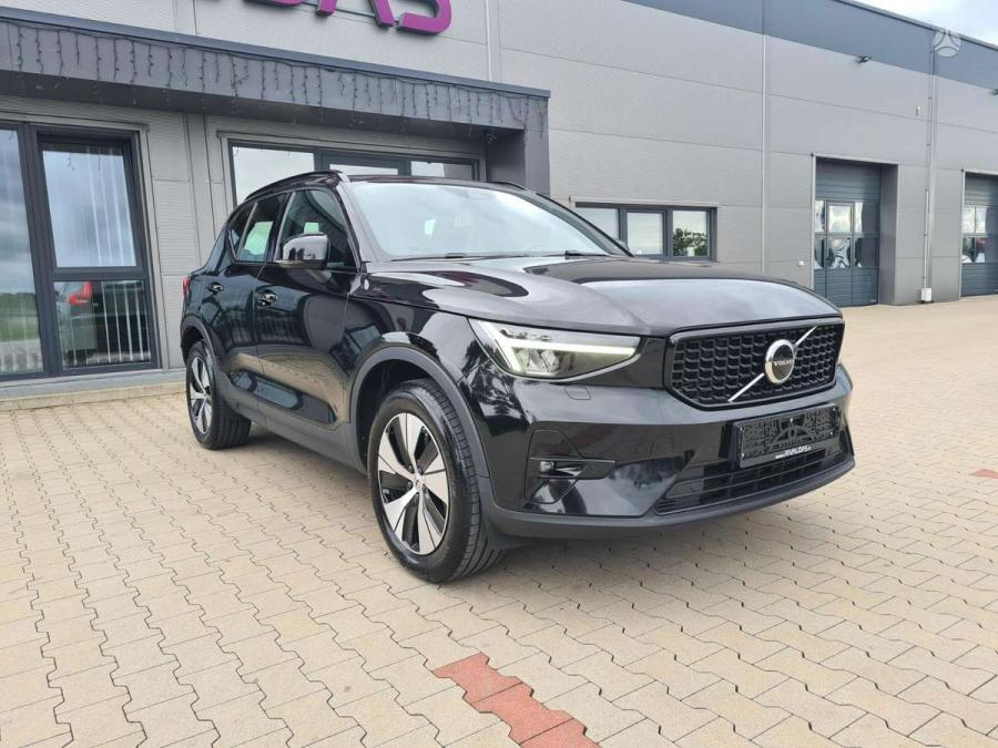 Melns Volvo XC40 2022 Šauļi, ar dzinēja tilpumu 1.48 L un nobraukumu 168 tūkst. km par 23900 €, foto 4 vietnē AUTOMOTO.COM.LV