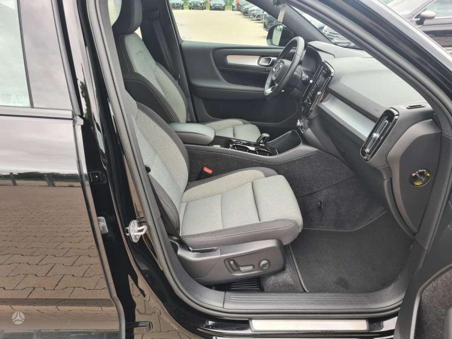 Melns Volvo XC40 2022 Šauļi, ar dzinēja tilpumu 1.48 L un nobraukumu 168 tūkst. km par 23900 €, foto 18 vietnē AUTOMOTO.COM.LV