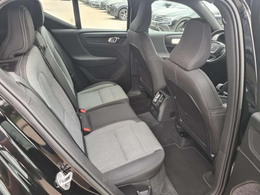 Melns Volvo XC40 2022 Šauļi, ar dzinēja tilpumu 1.48 L un nobraukumu 168 tūkst. km par 23900 €, foto 21 vietnē AUTOMOTO.COM.LV