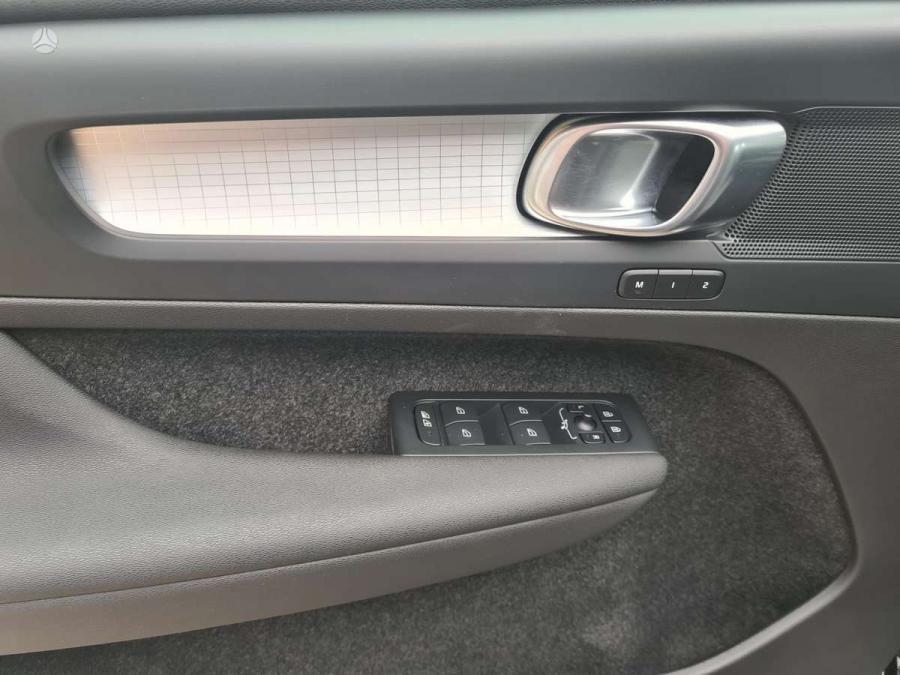 Melns Volvo XC40 2022 Šauļi, ar dzinēja tilpumu 1.48 L un nobraukumu 168 tūkst. km par 23900 €, foto 22 vietnē AUTOMOTO.COM.LV
