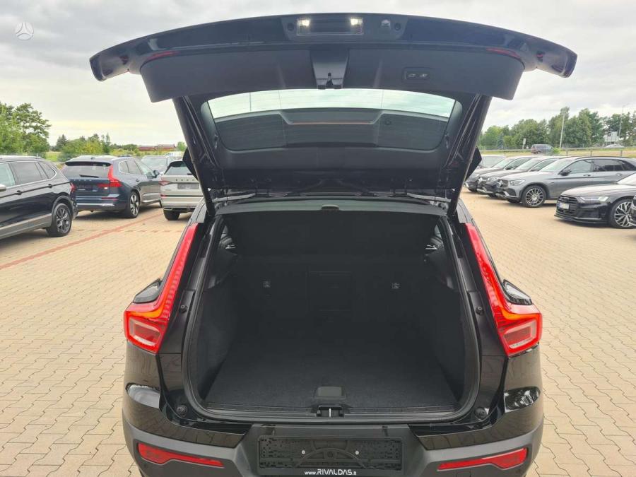 Melns Volvo XC40 2022 Šauļi, ar dzinēja tilpumu 1.48 L un nobraukumu 168 tūkst. km par 23900 €, foto 28 vietnē AUTOMOTO.COM.LV