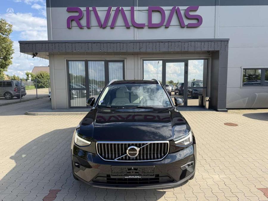 Melns Volvo XC40 2022 Šauļi, ar dzinēja tilpumu 1.48 L un nobraukumu 162 tūkst. km par 24990 €, foto 1 vietnē AUTOMOTO.COM.LV