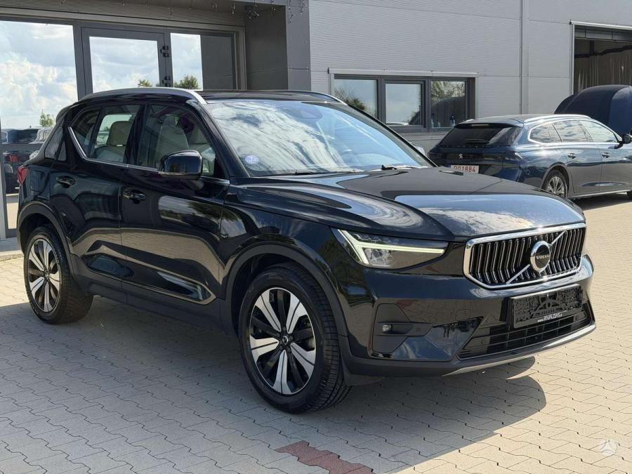 Melns Volvo XC40 2022 Šauļi, ar dzinēja tilpumu 1.48 L un nobraukumu 162 tūkst. km par 24990 €, foto 3 vietnē AUTOMOTO.COM.LV