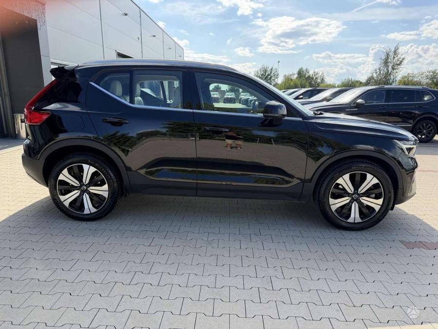 Melns Volvo XC40 2022 Šauļi, ar dzinēja tilpumu 1.48 L un nobraukumu 162 tūkst. km par 24990 €, foto 4 vietnē AUTOMOTO.COM.LV