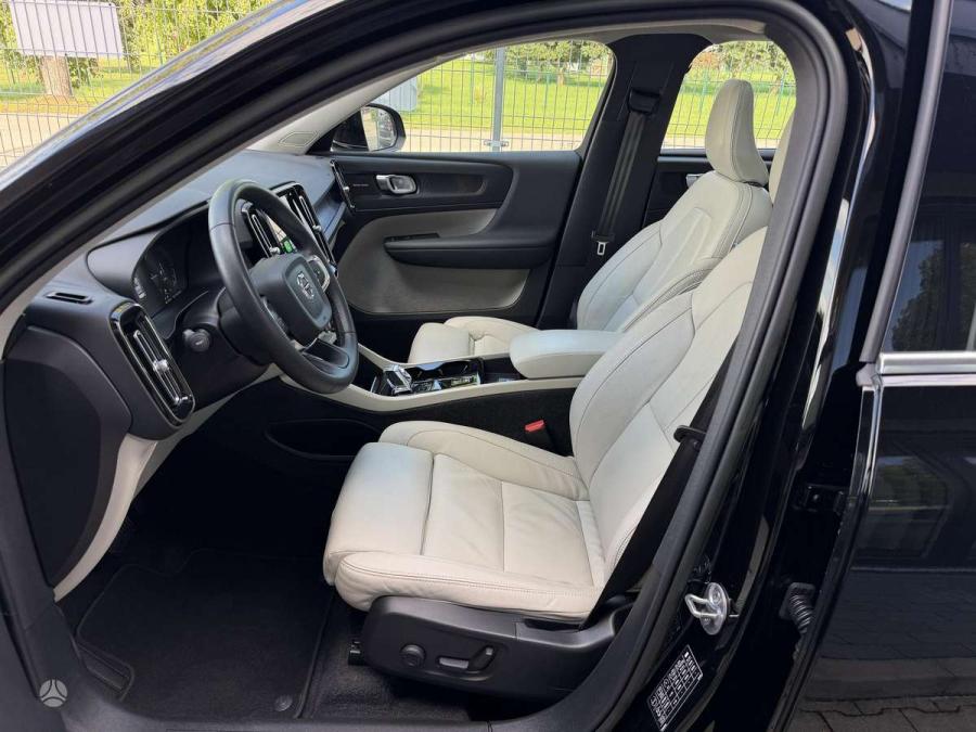 Melns Volvo XC40 2022 Šauļi, ar dzinēja tilpumu 1.48 L un nobraukumu 162 tūkst. km par 24990 €, foto 13 vietnē AUTOMOTO.COM.LV