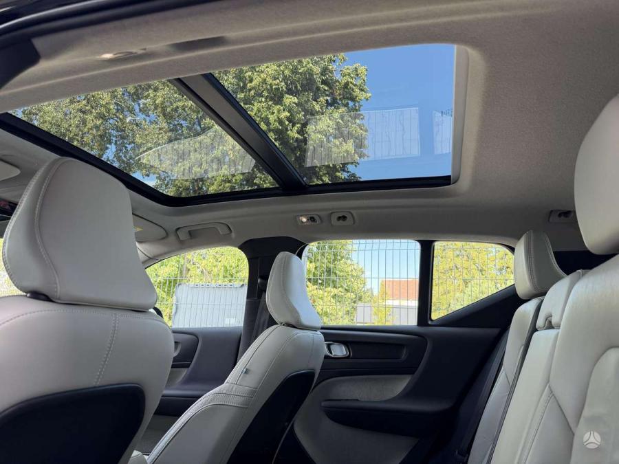 Melns Volvo XC40 2022 Šauļi, ar dzinēja tilpumu 1.48 L un nobraukumu 162 tūkst. km par 24990 €, foto 15 vietnē AUTOMOTO.COM.LV