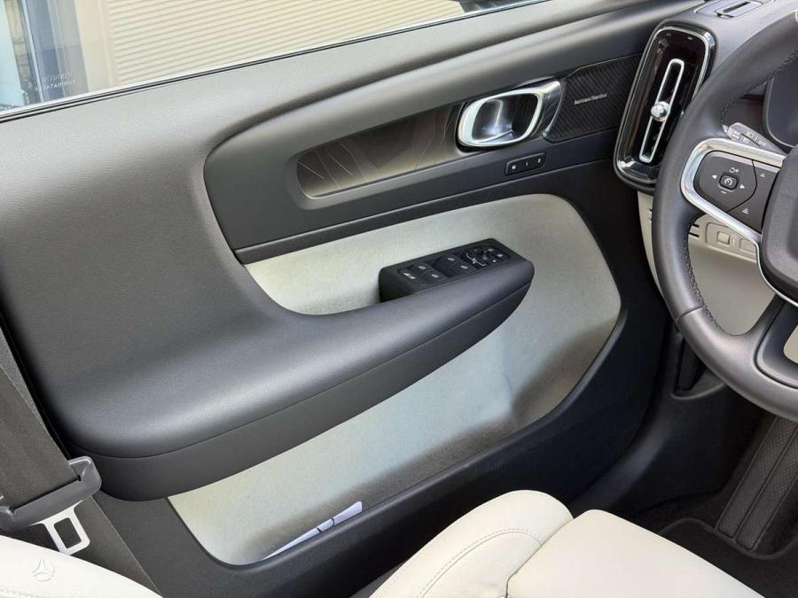 Melns Volvo XC40 2022 Šauļi, ar dzinēja tilpumu 1.48 L un nobraukumu 162 tūkst. km par 24990 €, foto 18 vietnē AUTOMOTO.COM.LV
